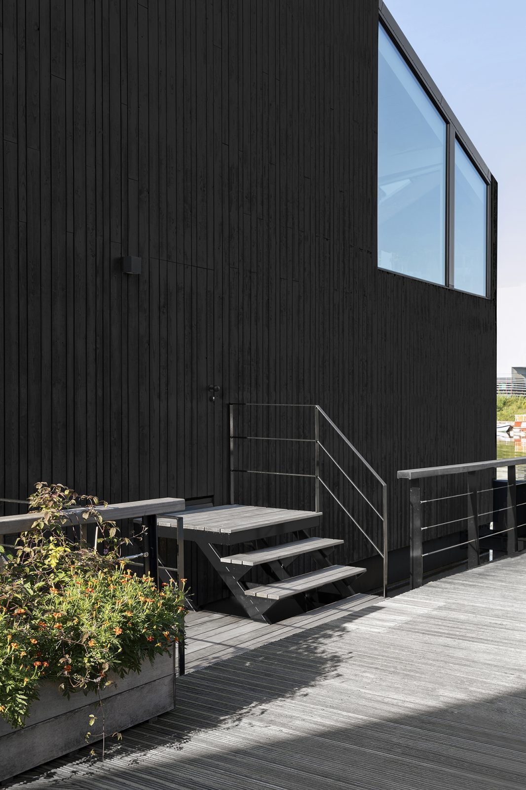 Floating Home · i29